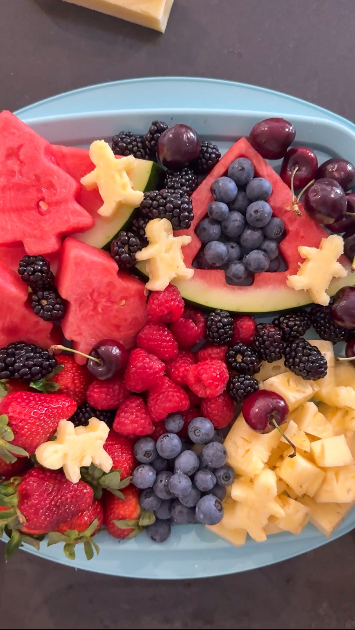Christmas Fruit Platter – Fun & Festive Fruit Board with Cookie Cutter ...